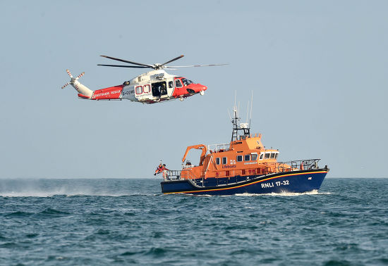 Coastguard Rescue Helicopter Winches Winchman Deck - Foto de stock de ...