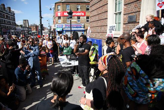 Community Members Outside Tottenham Police Station Editorial Stock ...