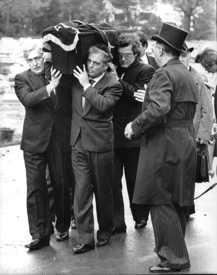 Funeral Cellist Jacqueline Du Pre Jewish - Foto de stock de contenido ...