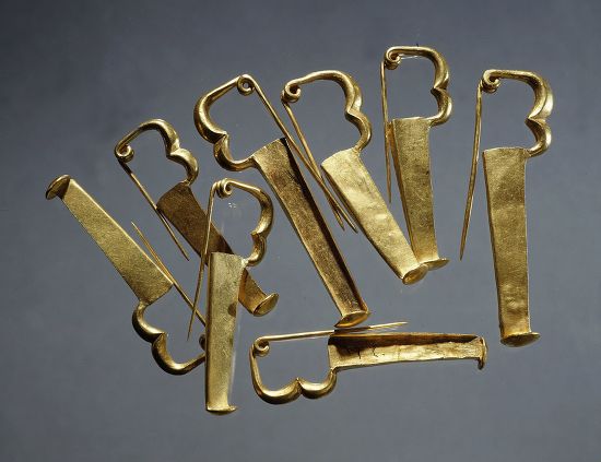 Fibulae Gold Ancient Greek Roccagloriosa Italy Editorial Stock Photo ...