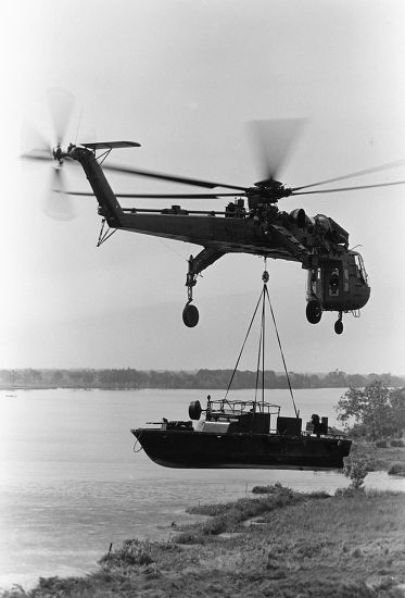 Riverine Operations Us Army Ch54a Skycrane Editorial Stock Photo ...