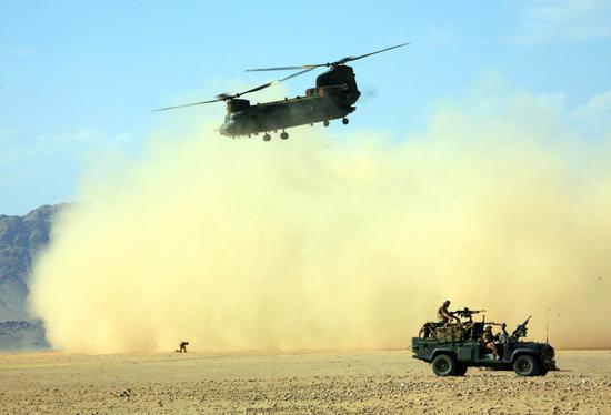 Chinook Lands Resupply Desert Helmand Province Editorial Stock Photo ...