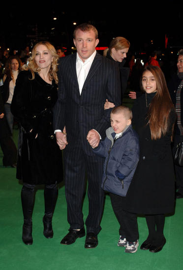 Madonna Guy Ritchie Children Rocco Lourdes - Foto de stock de contenido ...