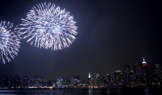 Fireworks Explode Over Manhattan Skyline Celebration Editorial Stock ...