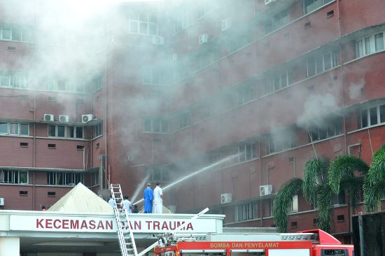 People Put Out Fire Hospital Johor Editorial Stock Photo - Stock Image ...