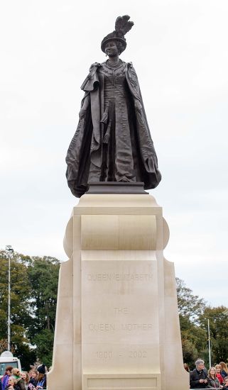Statue Queen Mother Editorial Stock Photo - Stock Image | Shutterstock