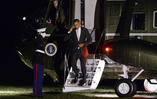 United States President Barack Obama Salutes Editorial Stock Photo ...