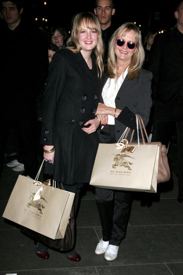 Twiggy Lawson Daughter Carly Witney Redaktionelles Stockfoto ...