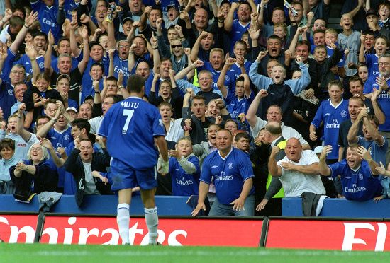 Adrian Mutu Chelsea Celebrates His Goal Editorial Stock Photo - Stock ...