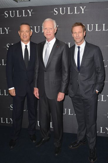Tom Hanks Chesley Sullenberger Aaron Eckhart Editorial Stock Photo ...