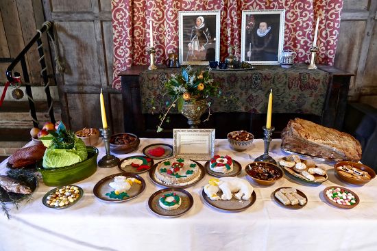 Traditional Tudor Decorations Display Tudor Banquet Editorial Stock ...