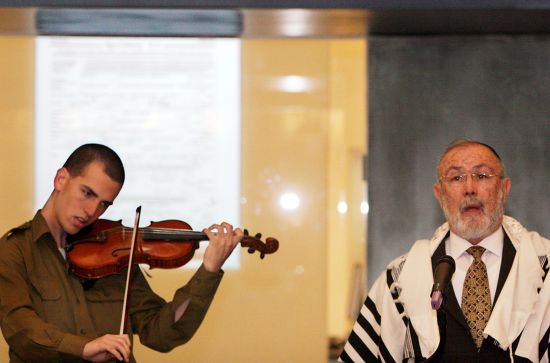 Israeli Army Violinist Plays National Anthemn Editorial Stock Photo ...