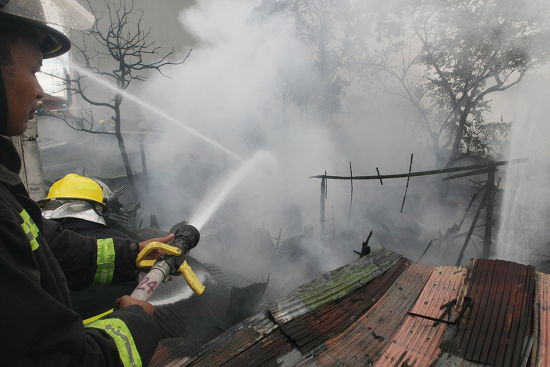 Filipino Firefighters Direct Their Water Hoses Editorial Stock Photo ...
