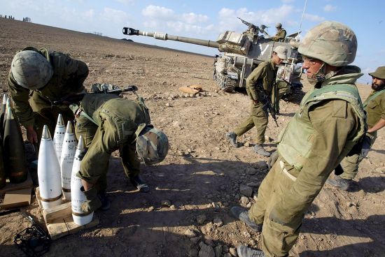 Israeli Soldiers Check Artillery Shells Close Editorial Stock Photo ...