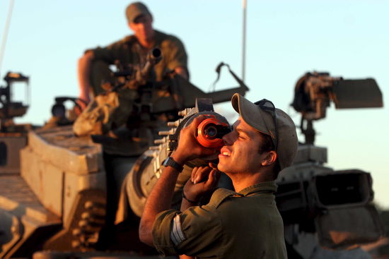 Israeli Defence Force Soldier Checks Turret Editorial Stock Photo ...