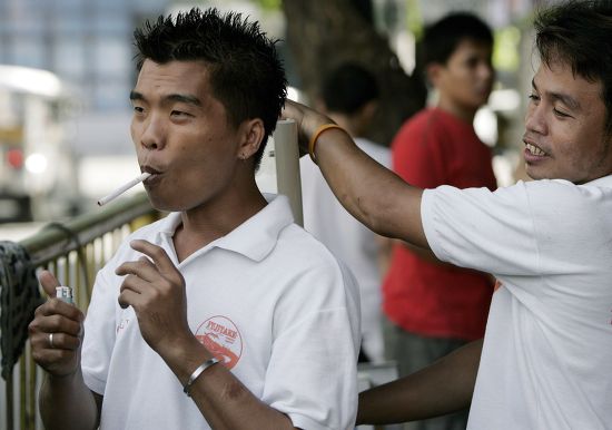 Filipino Smokes Cigarette Street Corner Manila Editorial Stock Photo ...