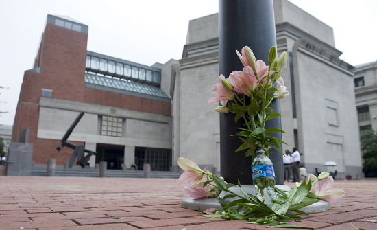 Flowers Left Memorial Slain Security Guard Editorial Stock Photo ...