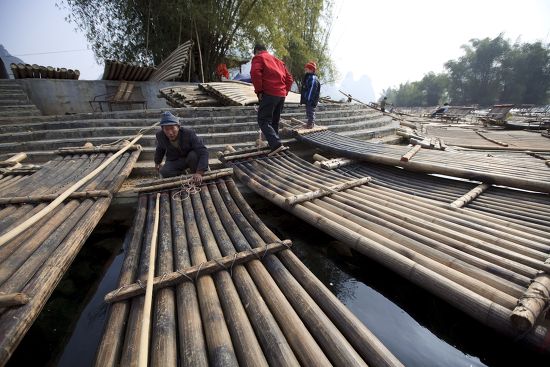 Local Boatmen Prepare Bamboo Rafts Tourists Editorial Stock Photo ...