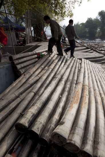 Local Boatmen Prepare Bamboo Rafts Tourists Editorial Stock Photo ...