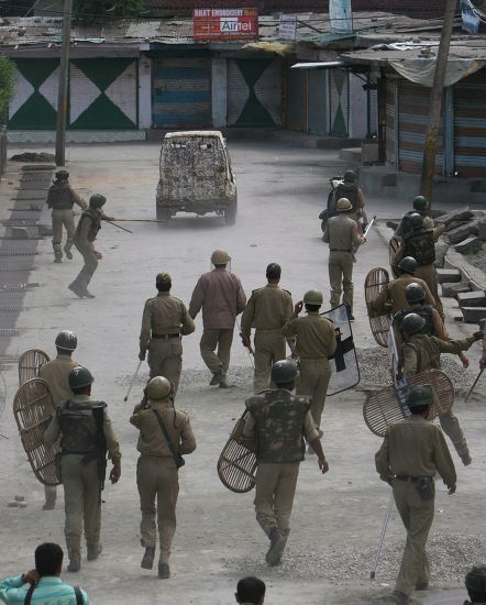 Indian Paramilitary Soldiers Indian Police Patrol Editorial Stock Photo ...