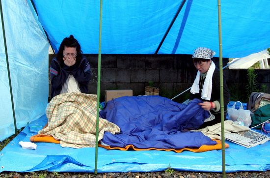 Local Residents Sit Makeshift Shelter Following Editorial Stock Photo ...