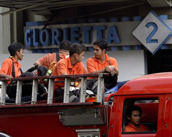 Filipino Rescuers Arrive Site Bomb Explosion Editorial Stock Photo ...