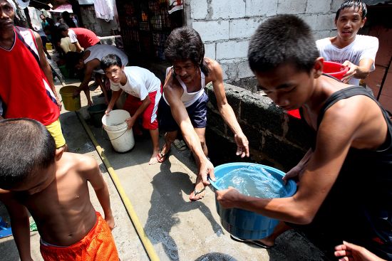 Filipino Residents Slum Area Try Put Editorial Stock Photo - Stock ...