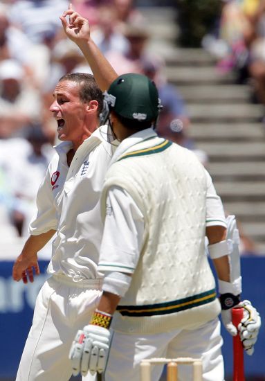 England Bowler Simon Jones L Appeals Editorial Stock Photo - Stock ...