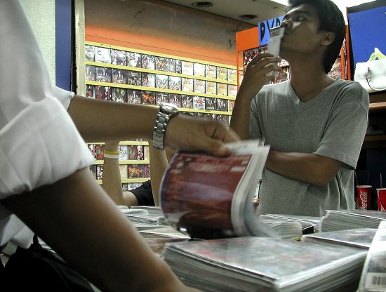 Buyer Flips Through Hundreds Pirated Cds Editorial Stock Photo - Stock ...
