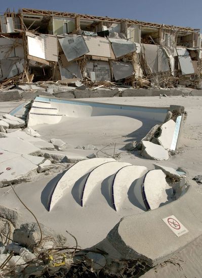Destroyed Pools Condominium Building Sits Collapsed Editorial Stock ...