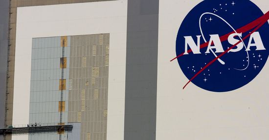 Nasa Construction Workers Replace Tiles N Editorial Stock Photo - Stock ...