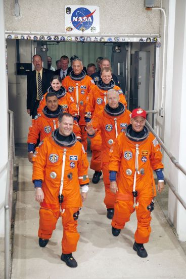 Space Shuttle Discovery Crew Walks Out Editorial Stock Photo - Stock ...