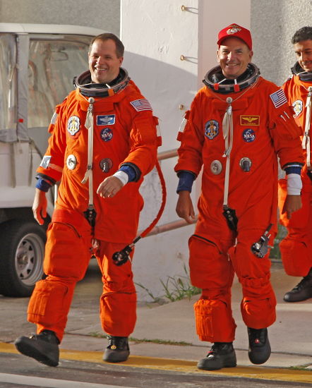 Space Shuttle Discovery Crew Walks Operations Editorial Stock Photo ...