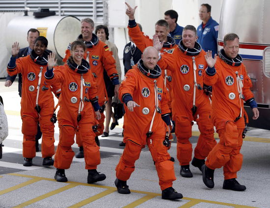 Sts121 Nasa Flight Crew Leaving Operations Editorial Stock Photo ...