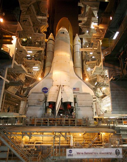 Space Shuttle Discovery Viewed Inside Vab Editorial Stock Photo - Stock ...