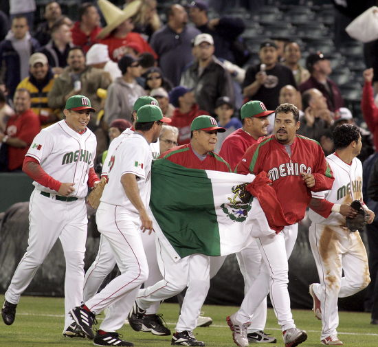 Mexicans Team Run Around Field Mexican Editorial Stock Photo - Stock ...