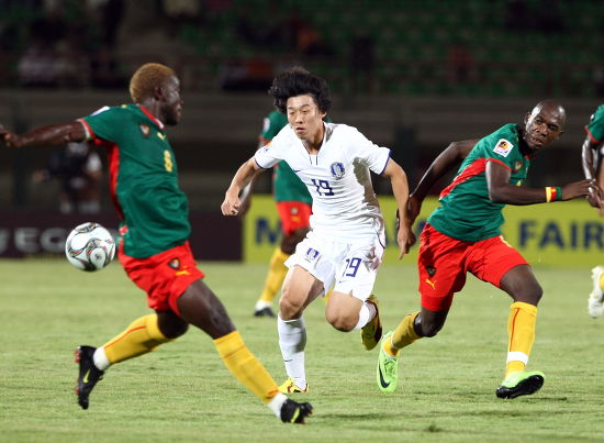 Cameroons Players Charley Fomen L Brice Editorial Stock Photo - Stock ...