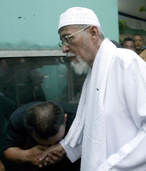 Indonesian Mmuslim Kisses Hand Islamic Militant Editorial Stock Photo ...