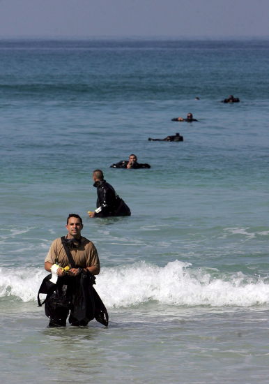 Spanish Unifil Soldiers Diving Commando Check Editorial Stock Photo ...