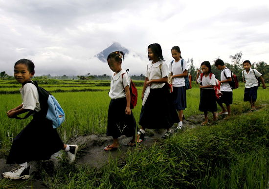 Filipino Children Walk Past Mayon Volcano Editorial Stock Photo - Stock ...
