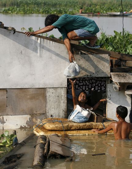 Filipino Victims Devastated Area Caused By Editorial Stock Photo ...