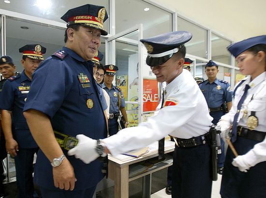 Filipino Shopping Mall Security Guard Friskes Editorial Stock Photo ...