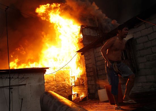 Filipino Resident Shouts Rescue During Fire Editorial Stock Photo ...