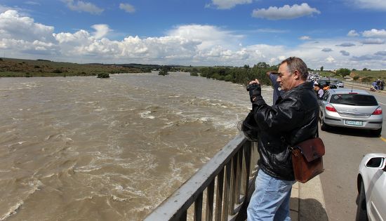 Man Photographs Overflowing Vaal River Hundreds Editorial Stock Photo ...