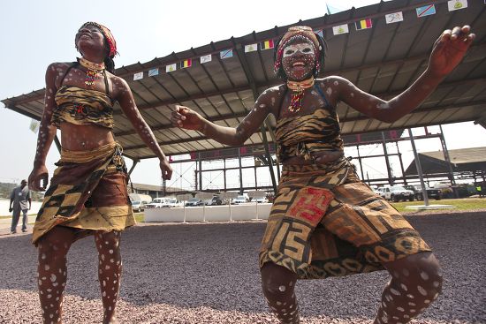 Congos Mongo Tribeswomen Perfrom Traditional Dance Editorial Stock ...