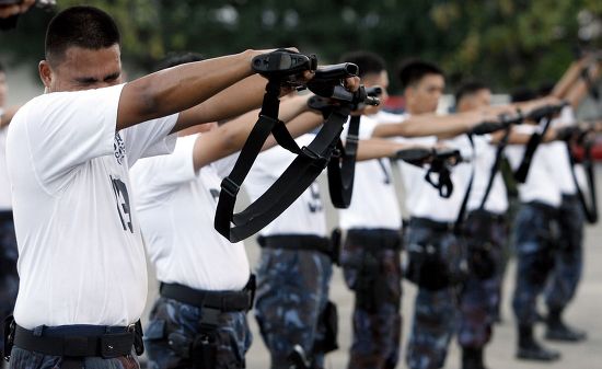 Filipino Police Men Women Practice Rifle Editorial Stock Photo - Stock ...