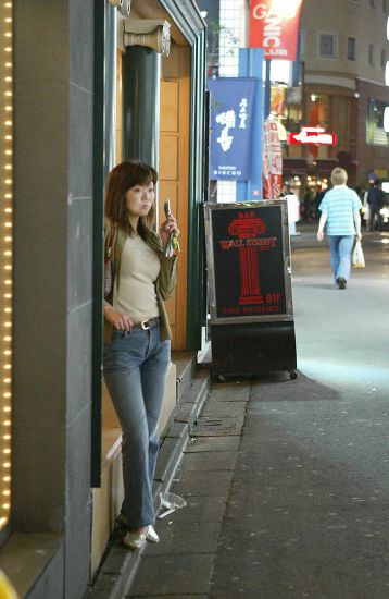 Unidentified Chinese Prostitute Waiting Customers Tokyos - Foto de ...