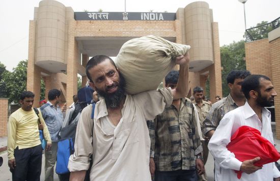 Released Pakistani Prisoners Carry Their Belongings Editorial Stock ...