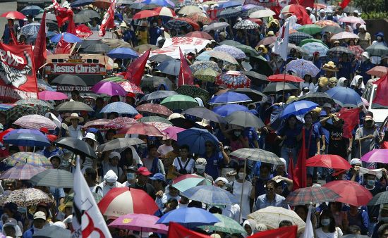 Filipino Workers Umbrellas Labor Day Rally Editorial Stock Photo ...