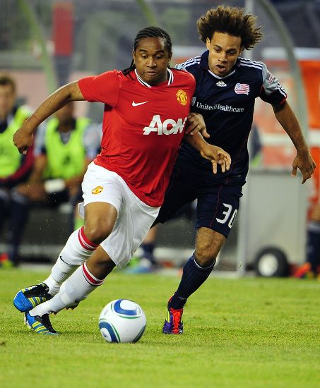 Manchester Uniteds Anderson Brazil L Battles Editorial Stock Photo ...